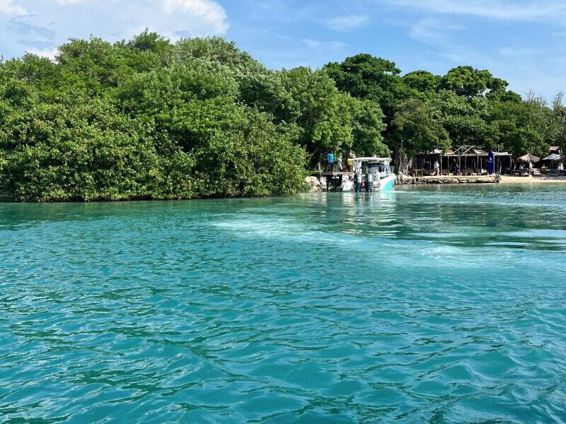 Islabela Day Trip: Visiting the Rosario Islands from Cartagena