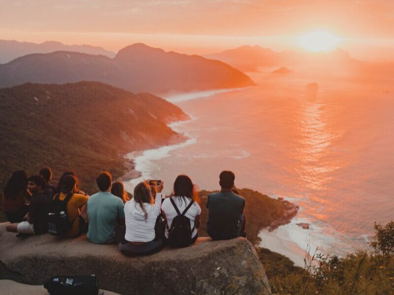 Solo vs Group Travel: Pros, Cons & How to Combine Both
